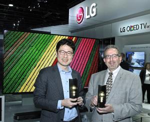 [CES 2017] LG 올레드 TV, 현장서 위상 드높여